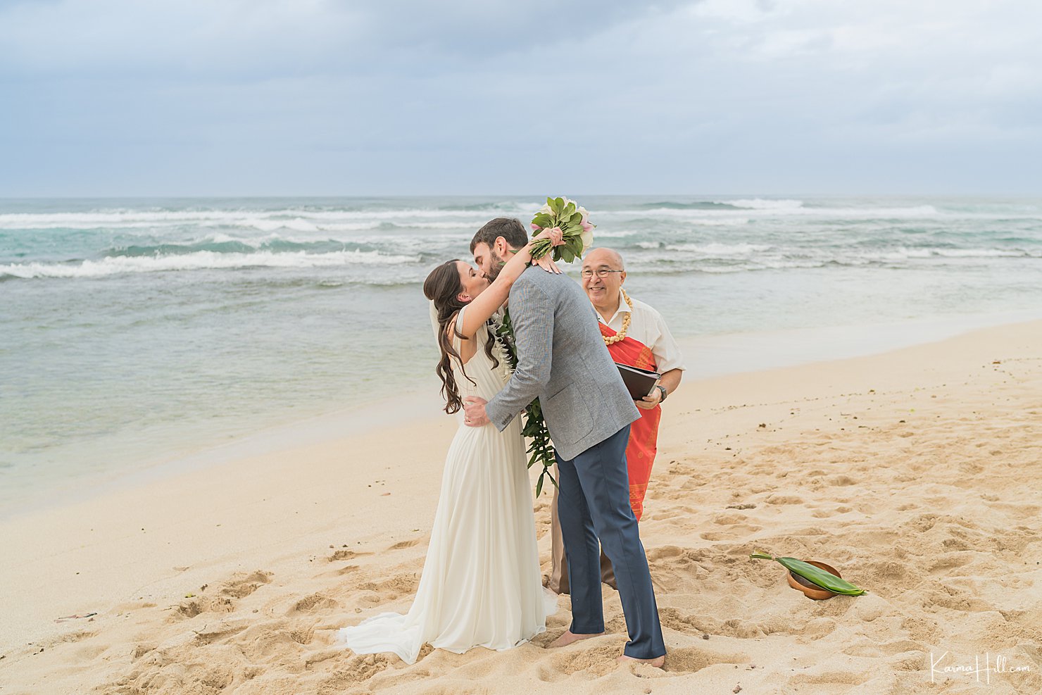 In The Moment - Sian & Matthew's Oahu Beach Elopement