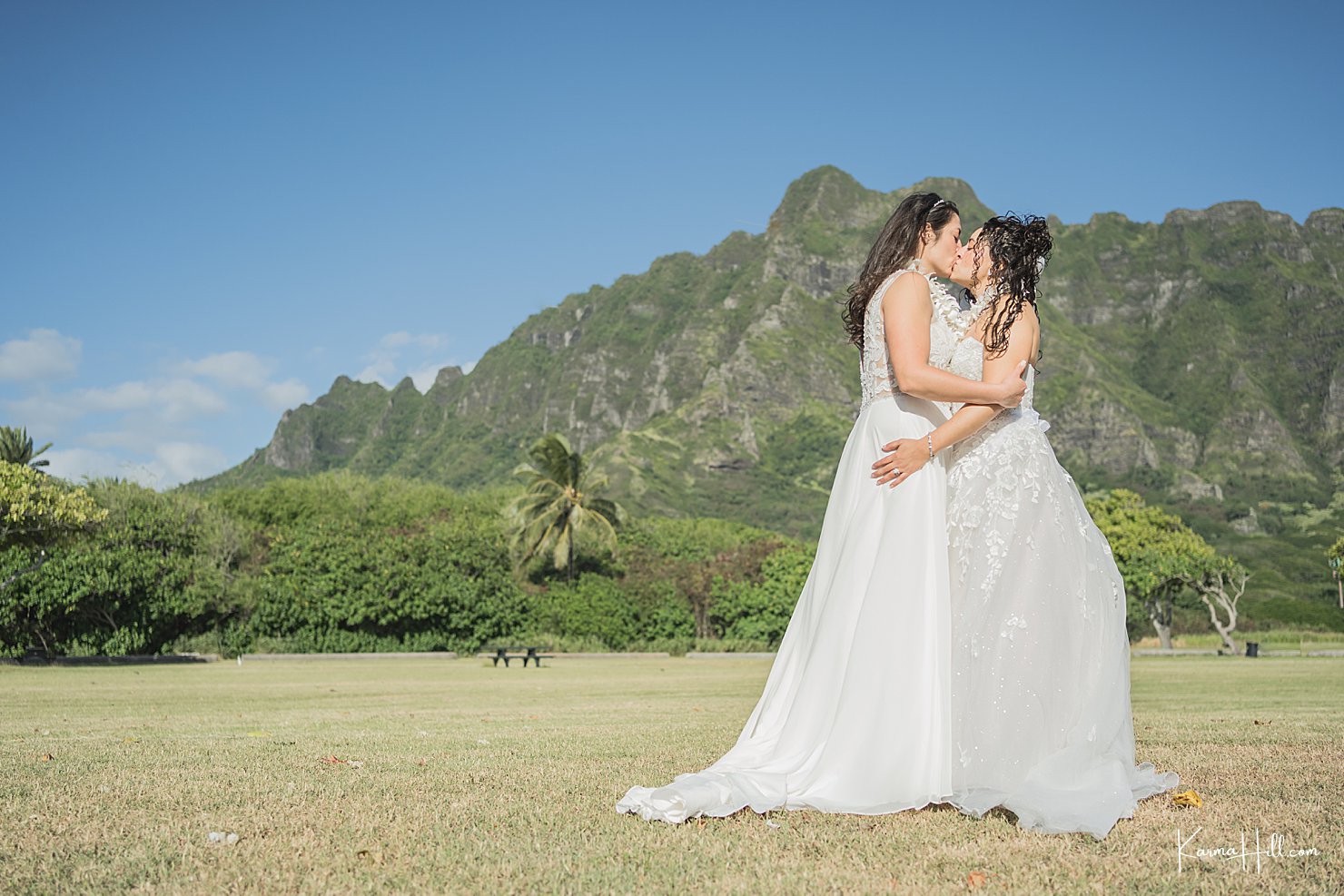 Keys To My Heart - Alaina & Katherine's Oahu Elopement