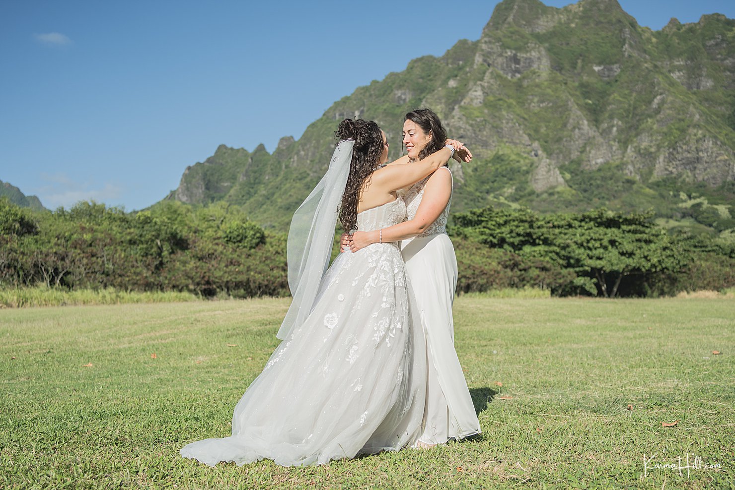 Keys To My Heart - Alaina & Katherine's Oahu Elopement