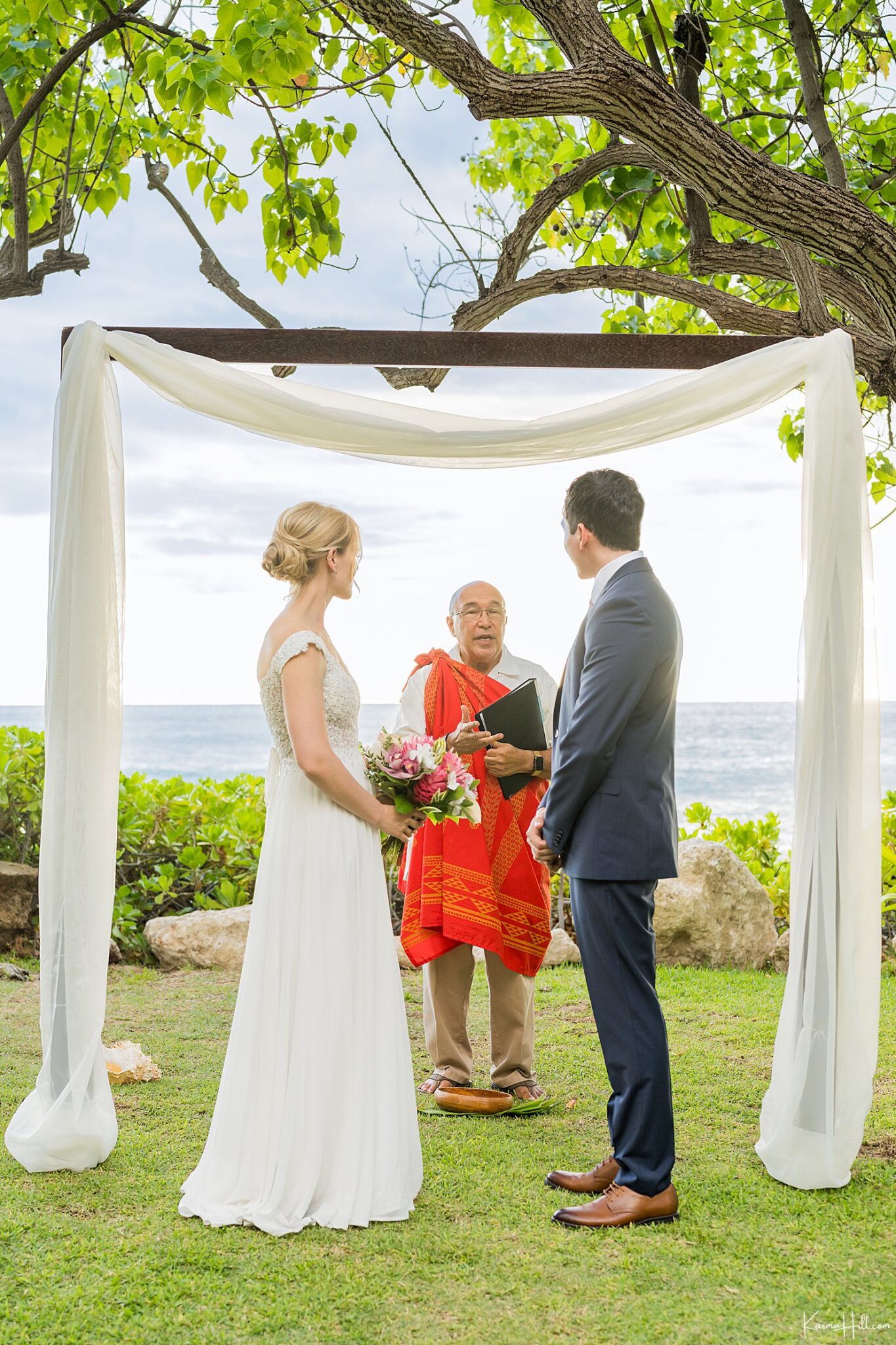 Hawaii Felt Right - Haley & Roberto's Oahu Venue Wedding