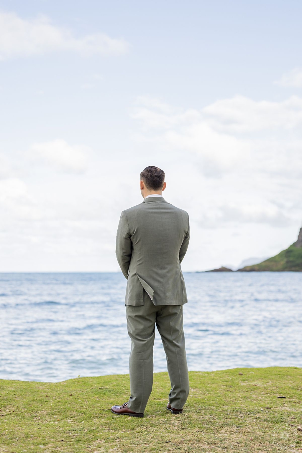Amelia & Andrew's Peaceful Oahu Beach Wedding
